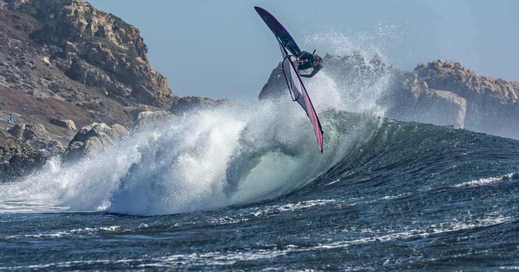 Like Mark Angulo once did: Morgan Noireaux's Mega 360 in the sequence ...