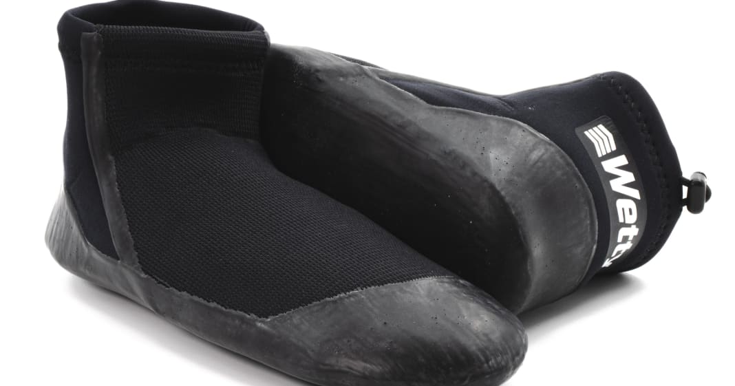 Wetty Reef Booties: Sommer-Surfschuhe mit Barfuß-Feeling | SURF