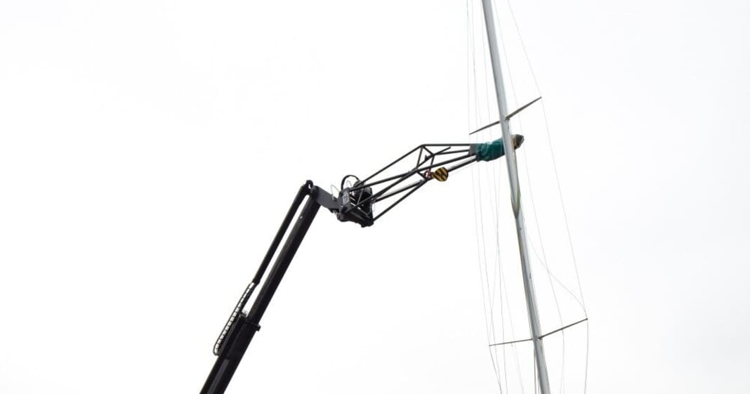 Praxis: Alles klar zum Maststellen | YACHT