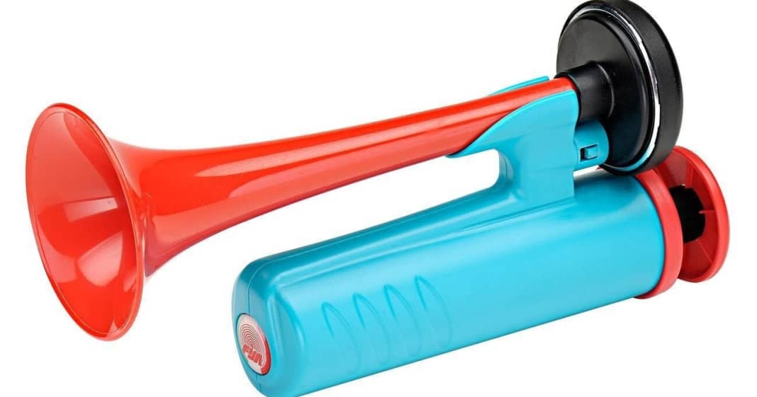 Signalling device: fog horn with hand pump | YACHT