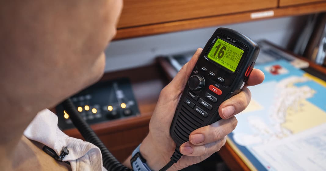 Marine radio for sailors: The 10 best tips for radio beginners | YACHT
