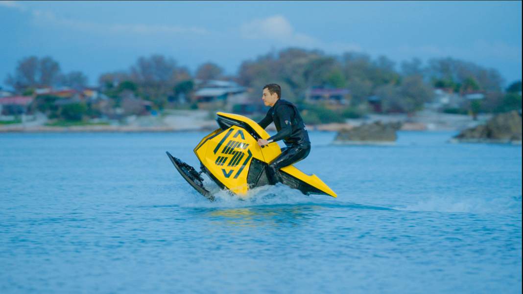 Searacer: Water motorbike relies on electric drive and carbon monocoque ...
