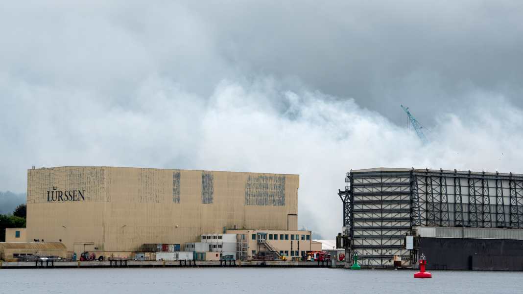Major fire at Lürssen: Fire at the shipyard causes millions in damage ...