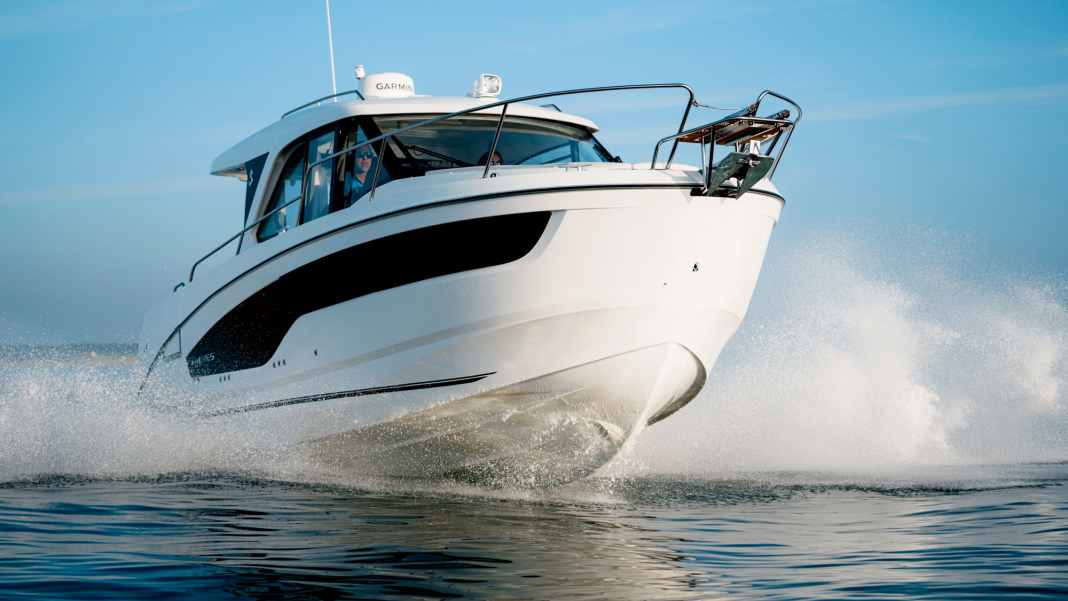 Beneteau Antares 9 V2: Versatile all-rounder impresses in the BOOTE ...