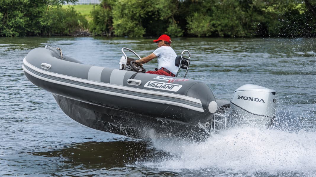 Engine test: Comparison of the 60 hp engine class - six-pack | BOOTE