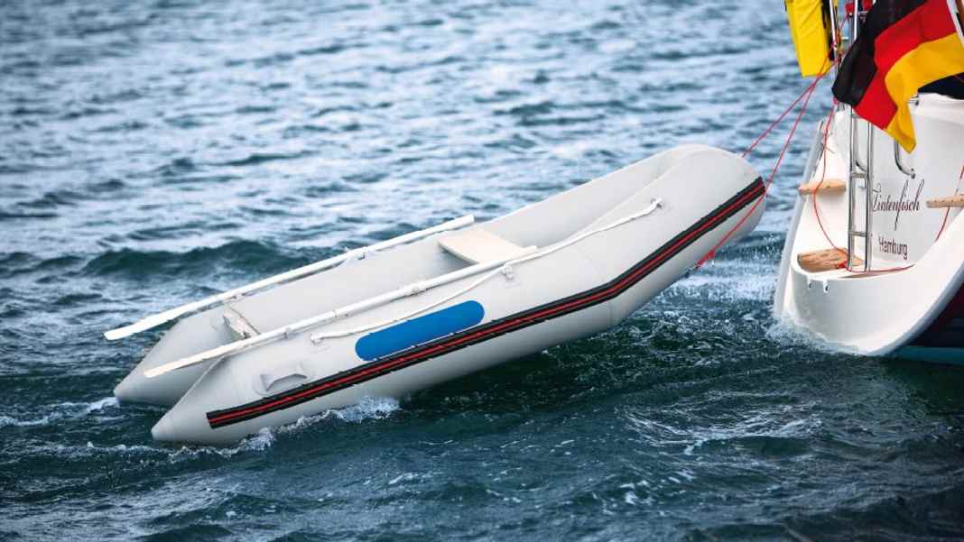 Dinghy guide: 9 tips for better dinghy handling | BOOTE