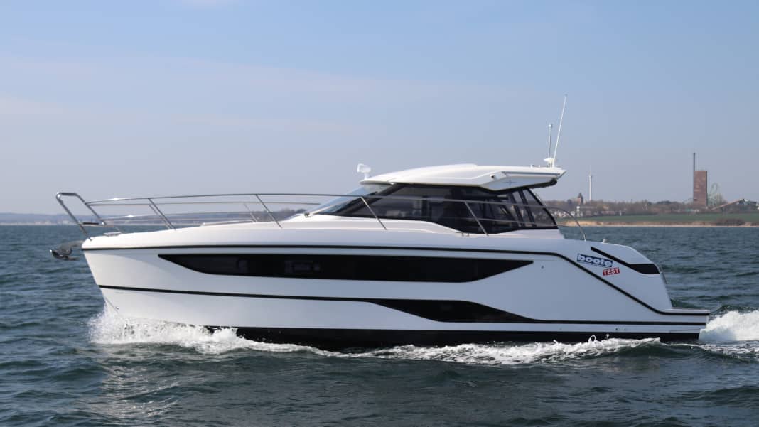 Test: Bavaria SR 33 – ein sportliches Familienboot | BOOTE