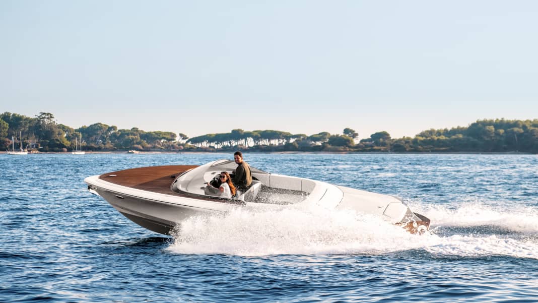 M800: Dayboat with 150 kilowatt electric motor | BOOTE