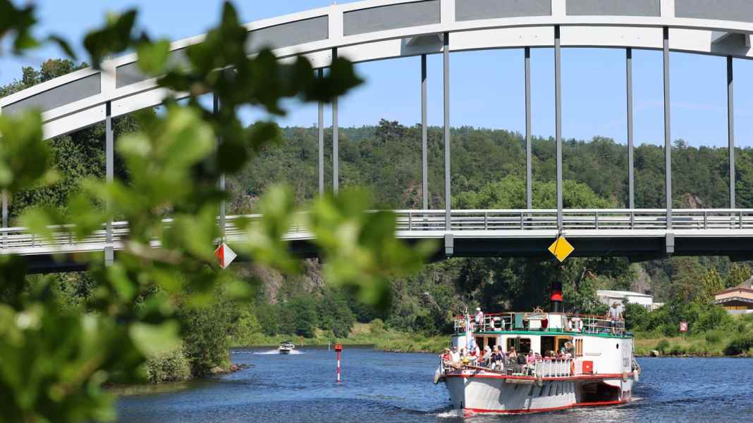 Czech Republic: Moving floods - The Vltava above Prague | BOOTE