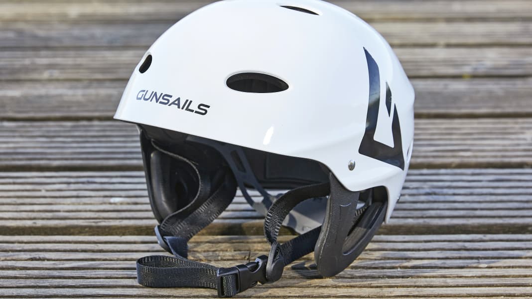Günstig, aber auch solide? Der Gunsails Hydro Helm im Test | SURF