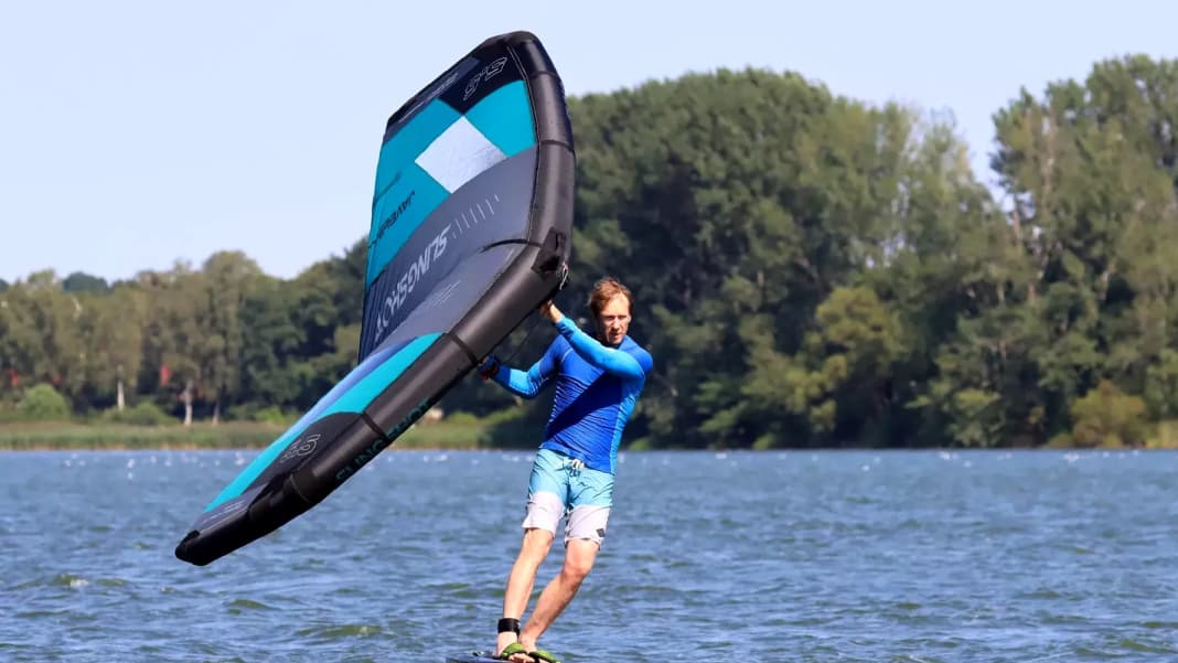 Slingshot Javelin V1 - der neue Wing mit Boom-System im Test | SURF