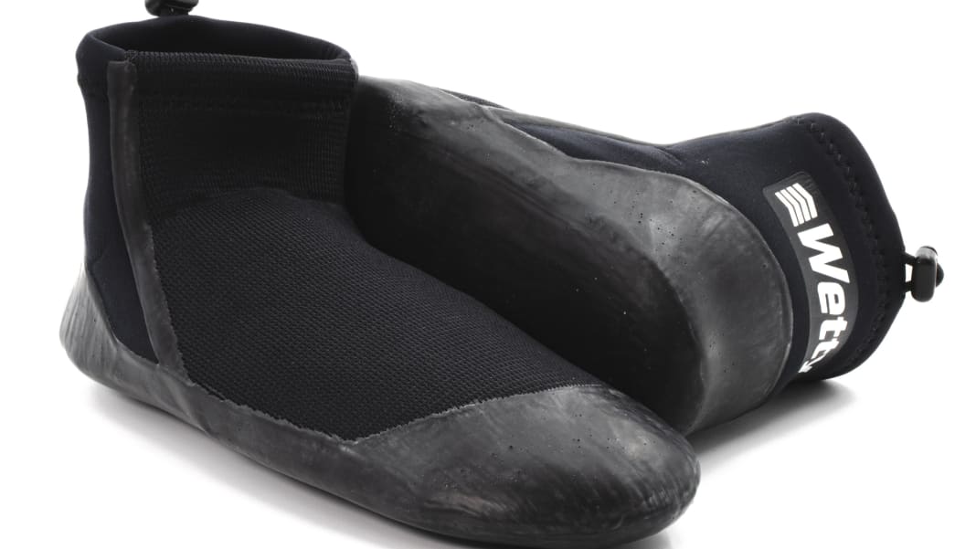 Wetty Reef Booties: Sommer-Surfschuhe mit Barfuß-Feeling | SURF