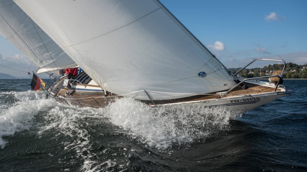Aphrodite 101: Fast daysailer with limited interior space in a used ...