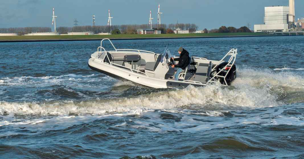 Aquaspirit S585: Aluminium RIB co-developed by the military | BOOTE