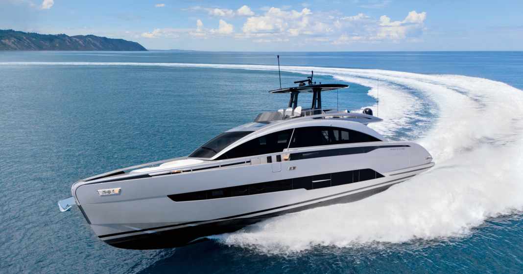 Pershing GTX80: 24-Meter-Kraftpaket auf den Kopf gestellt | BOOTE