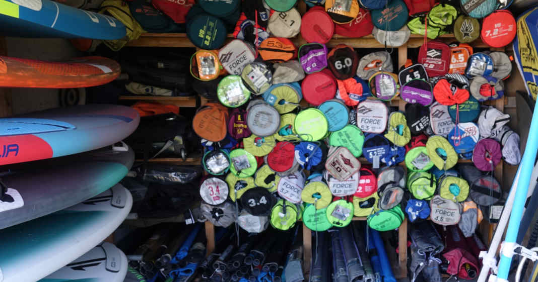 Guide: My first windsurfing board | SURF