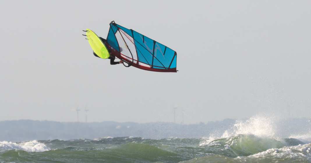 Wavesegel 2025: Leichter Kraftprotz - das Simmer Style EvoQ im Test | SURF