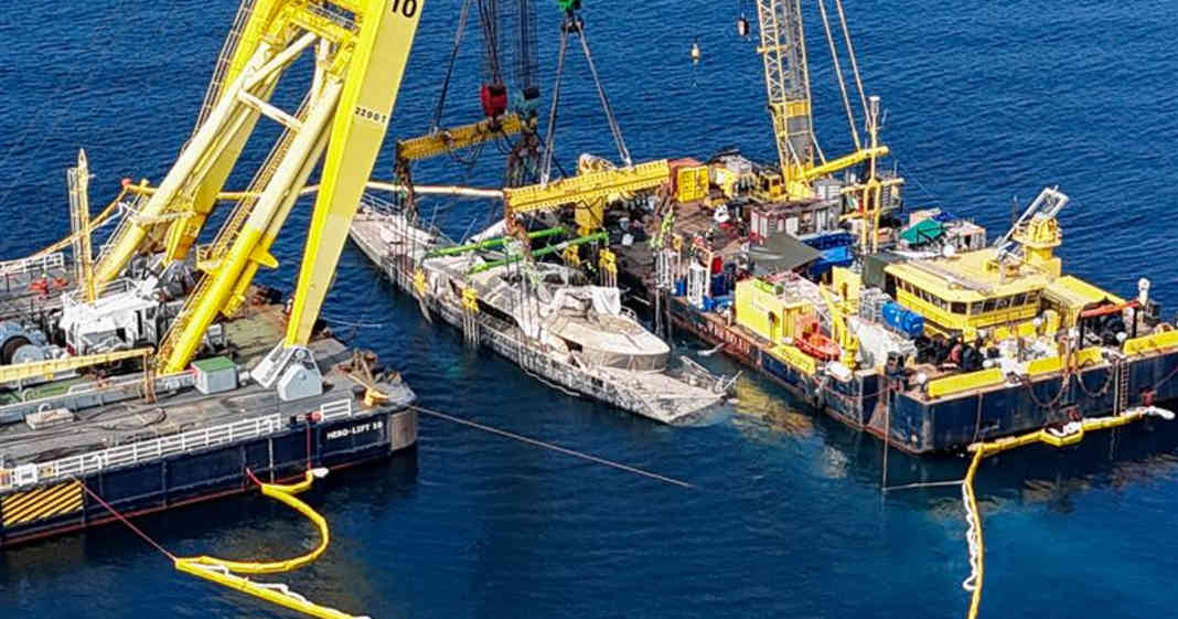 "Bayesian": Luxury yacht lifted from a depth of 50 metres | BOOTE