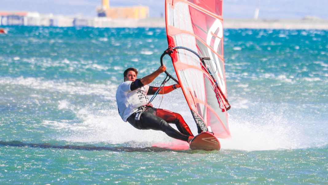 Speed surfing: 47.63 knots on the open sea! - Three questions for ...