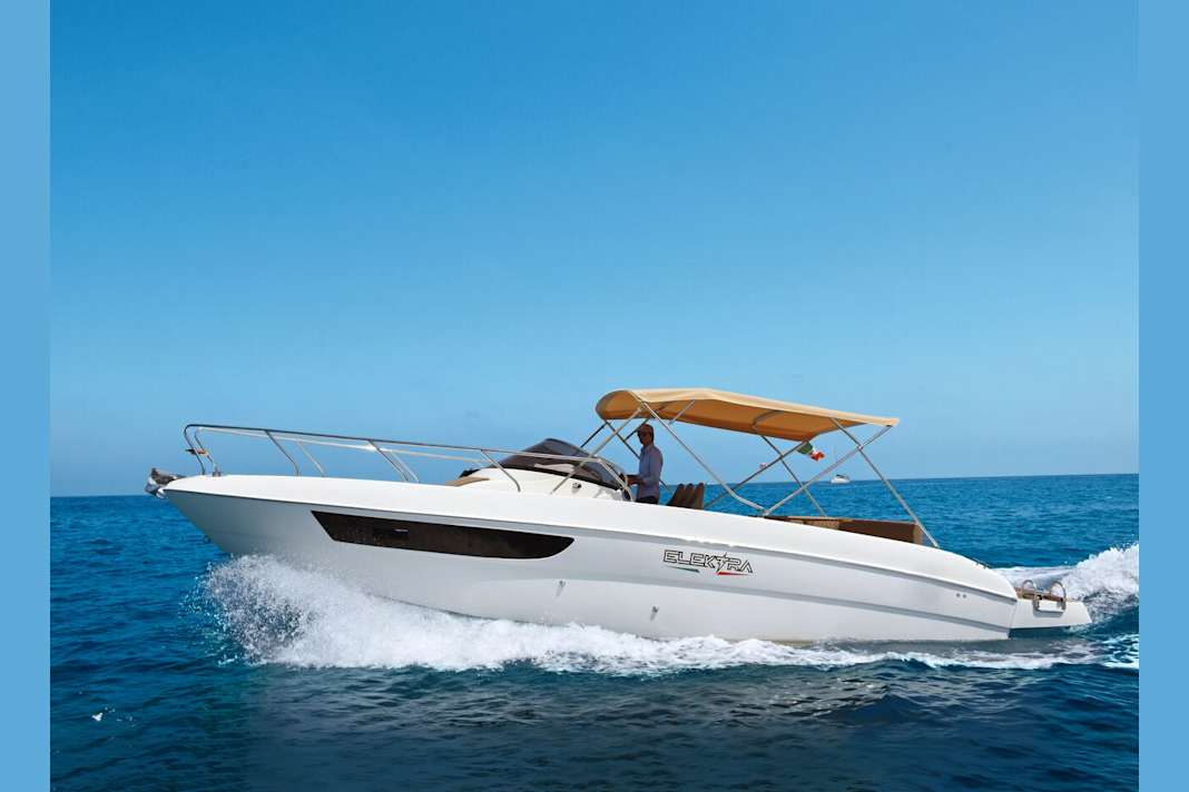 Prua al Vento Elektra: A cabin cruiser with electric drive | BOOTE