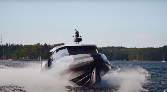 Jon Olsson's Power-RIB: Beyond 100 knots | BOOTE