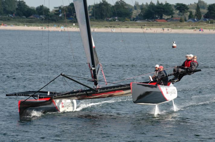 M32 catamaran: at high speed across the bay | YACHT