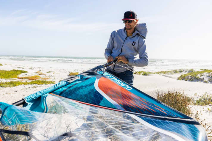 Waveriding verbessern: Windsurf-Camps mit Florian Jung | SURF