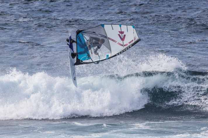 Novelties: Duotone Superhero E/LAB - wave sails from a single mould? | SURF
