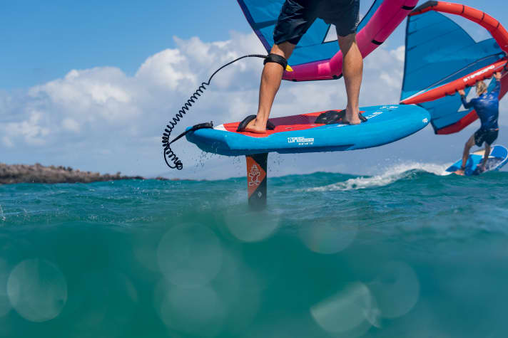 Starboard Foils 2022 - Mounting the wings in seconds | SURF