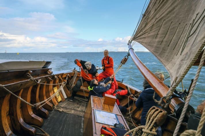 The special boat: flat-bottomed boat: from workboat to pleasure craft ...