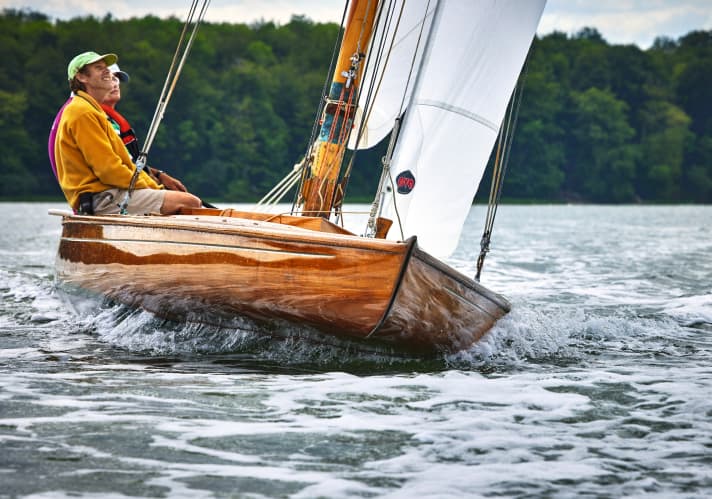 Classic: Rendezvous with the special class yacht "Tilly" | YACHT