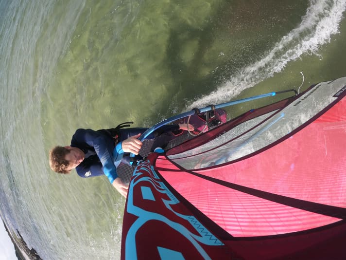 Windsurfing basics: The quick turn - explained step by step | SURF
