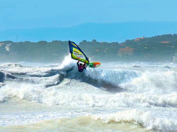 Spot Guide Italy: Windsurfing spots in Tuscany | SURF