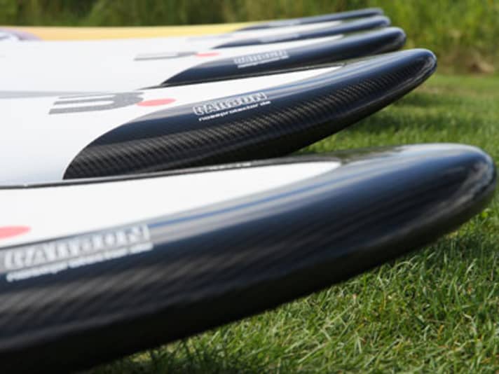 Workshop: Gluing nose protectors onto windsurf boards | SURF