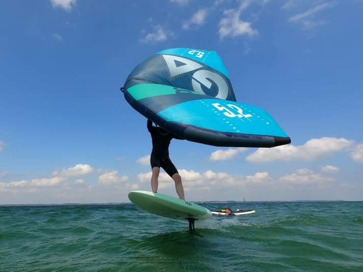 Lightweight wing for wingfoilers - testing the GA Poison Wing | SURF