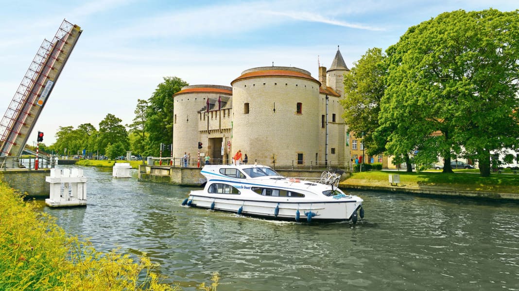 Journey: Flanders / Belgium - Between the towers | BOOTE