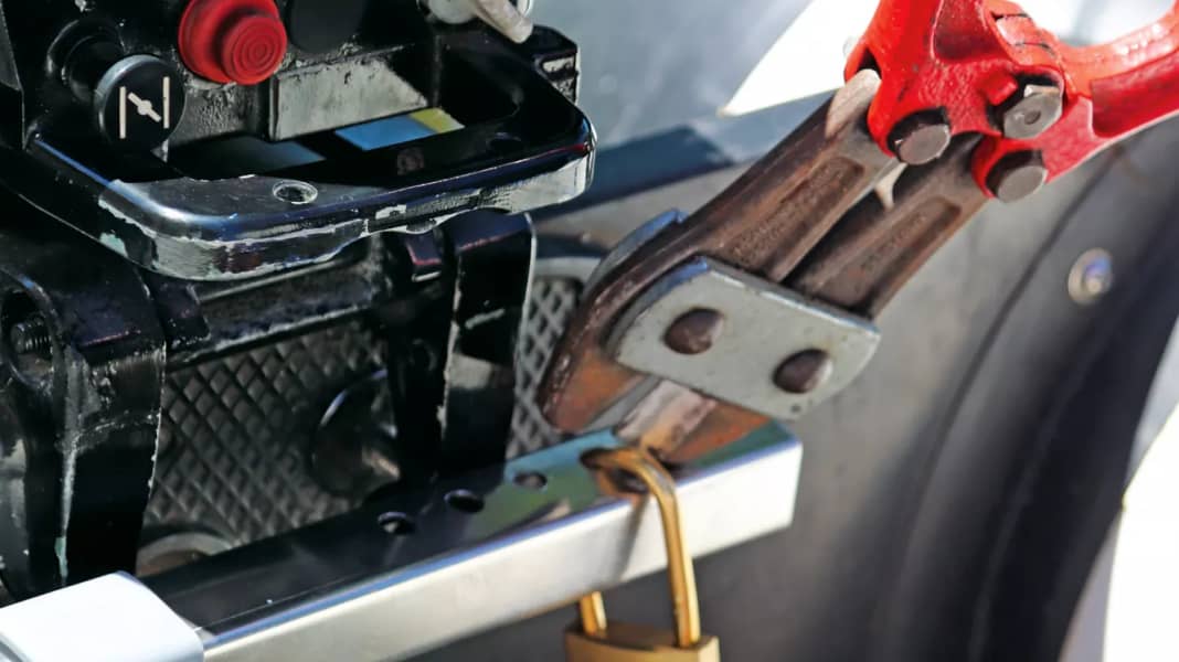 Test: How secure are locks for outboard motors? | BOOTE