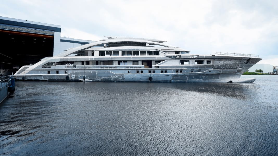 Heesen's 80-metre "Cosmos" project floats | BOOTE