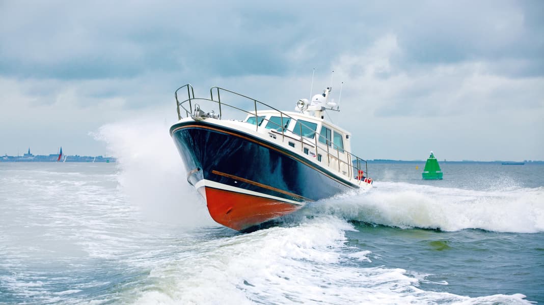 Test: North-Line 42 Express Wheelhouse - The pilot boat | BOOTE