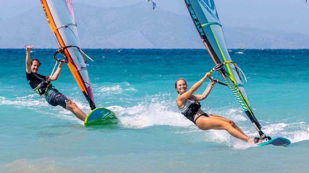 Windsurf-Camps: Training mit den Profis | SURF