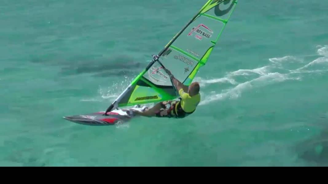 Video: Windsurfing tutorial - speed riding/riding position | SURF