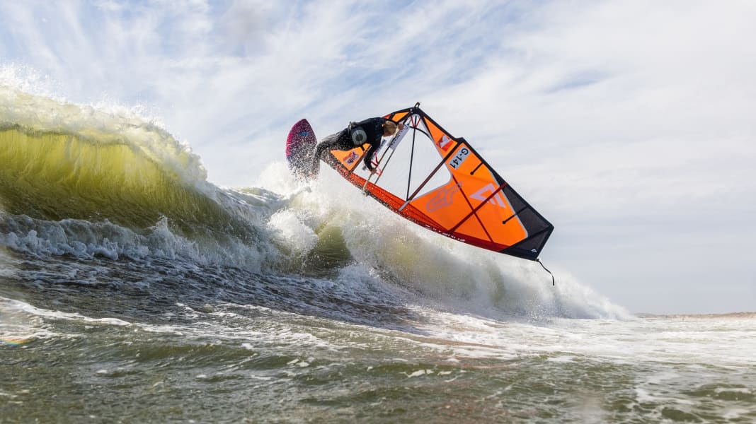 Halsen & Waveriding: Windsurf-Camps in Hvide Sande | SURF