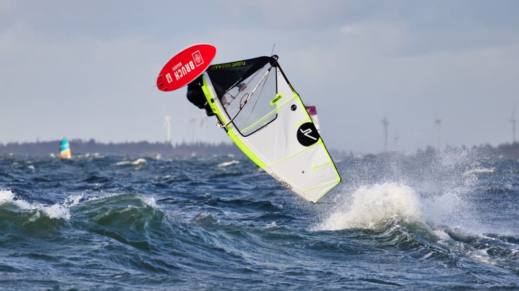 New platform "Waterfreaks" sells break boards and flight sails | SURF
