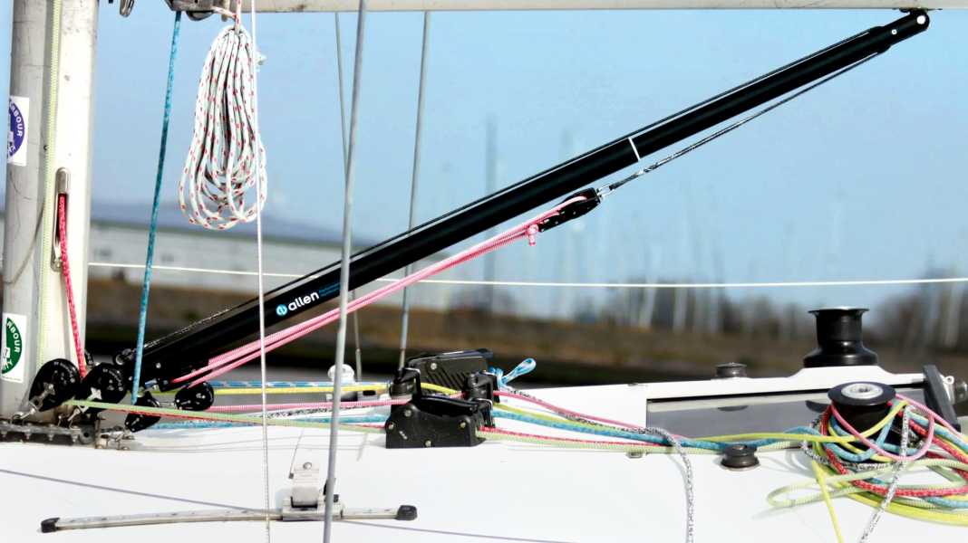 New equipment: Sail bag, boom kicker and claw grab | YACHT