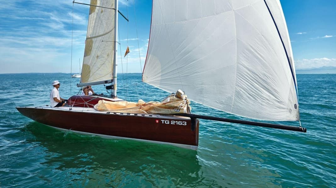 Dinghy cruiser Reloaded: A 20er for two people, with gennaker and lead ...