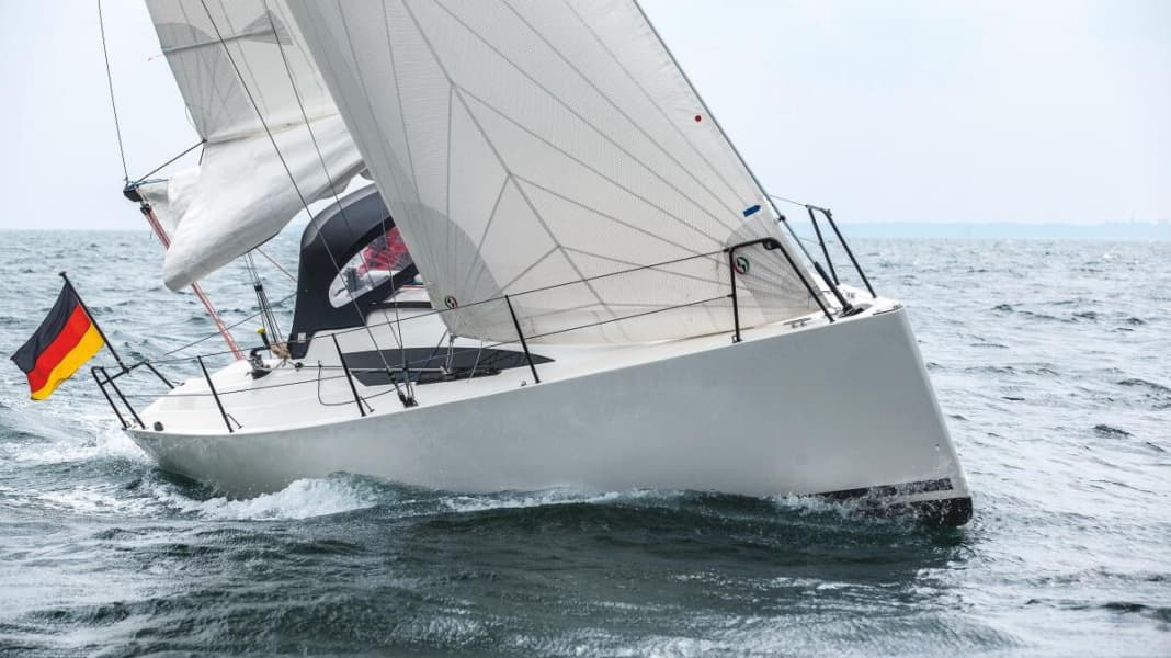 Comet 31S: A comet without a flare tail | YACHT