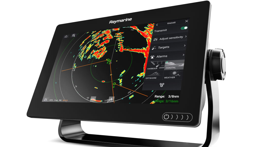 Navigation: Raymarine Axiom: with the power of four hearts | YACHT