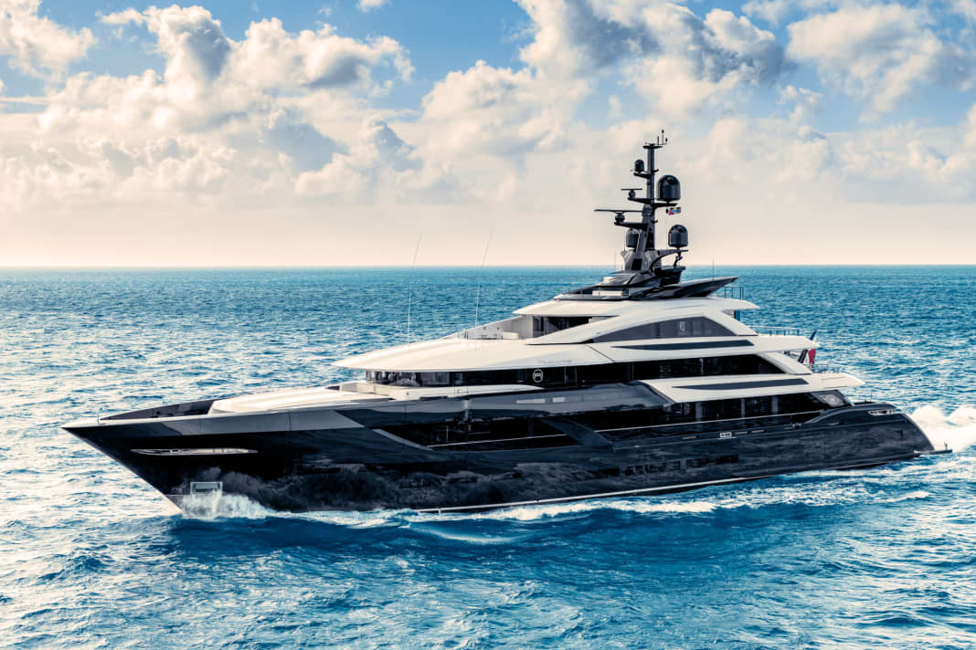 ISA Classic 65: "Resilience" - with glass pool and XXL beach club | BOOTE