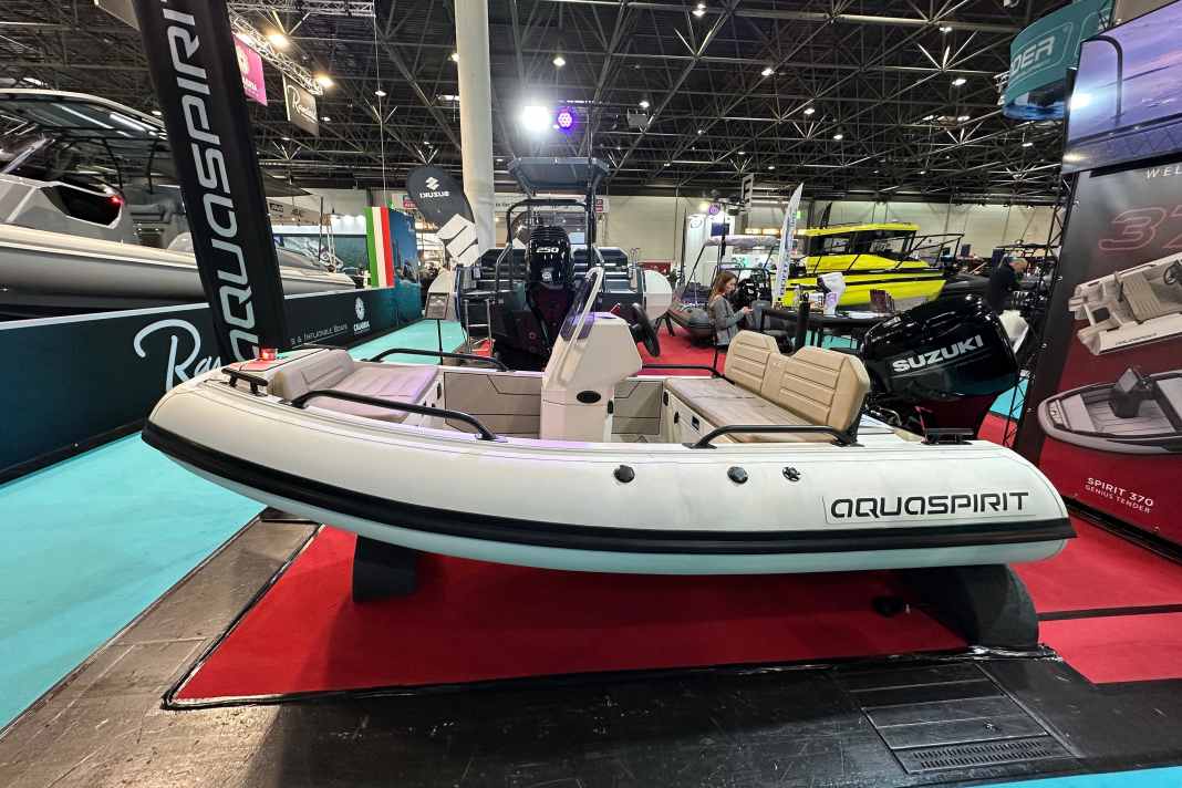 Aquaspirit S370GT: Small RIB with real power | BOOTE