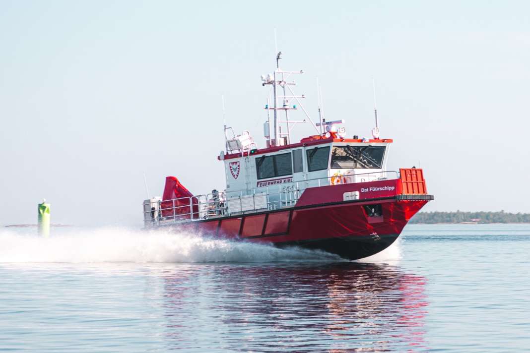 Safety: New hybrid lifeboat for the Kiel fire brigade | BOOTE